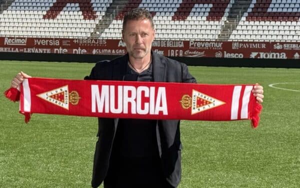 Curro Torres Takes Charge at Real Murcia With Play-Off Push in Sight ...
